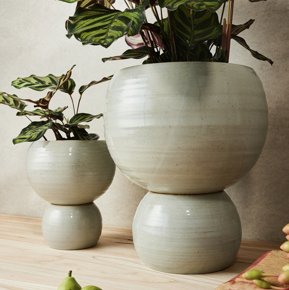 Angus & Celeste Spherical Plant Pot - Grey Crackle Large | Plantsmith ...