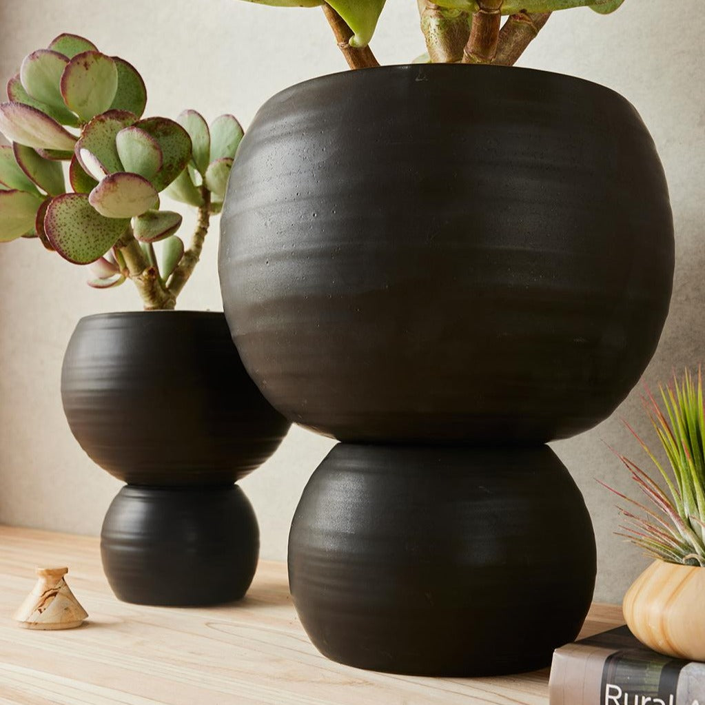 Angus & Celeste Spherical Plant Pot - Smooth Matt Black Large ...